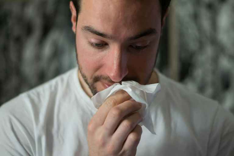 Tosse com catarro verde: causas, sintomas e como aliviar